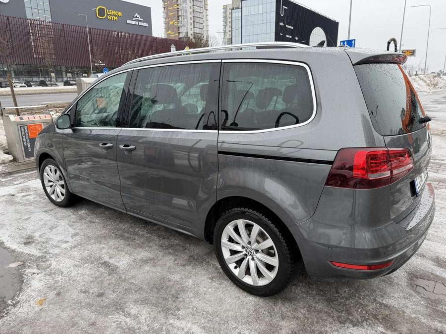 Grey Volkswagen Sharan 2016 in Vilnius, with an engine capacity of 1.97 L and mileage of 230 thousand km for 13500 €, photo 2 on AUTOMOTO.COM.LV
