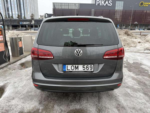 Grey Volkswagen Sharan 2016 in Vilnius, with an engine capacity of 1.97 L and mileage of 230 thousand km for 13500 €, photo 3 on AUTOMOTO.COM.LV