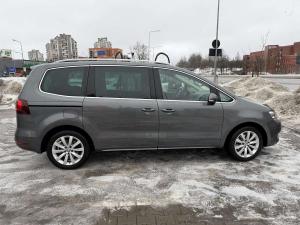 Grey Volkswagen Sharan 2016 in Vilnius, with an engine capacity of 1.97 L and mileage of 230 thousand km for 13500 €, photo 5 on AUTOMOTO.COM.LV