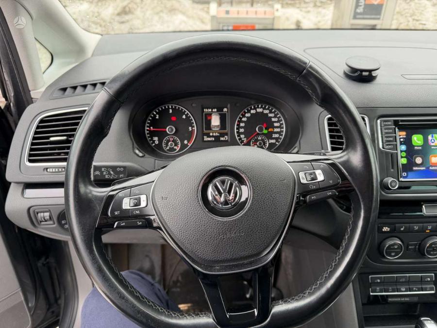 Grey Volkswagen Sharan 2016 in Vilnius, with an engine capacity of 1.97 L and mileage of 230 thousand km for 13500 €, photo 10 on AUTOMOTO.COM.LV