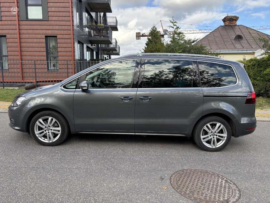 Grey Volkswagen Sharan 2016 in Vilnius, with an engine capacity of 1.97 L and mileage of 230 thousand km for 13500 €, photo 23 on AUTOMOTO.COM.LV