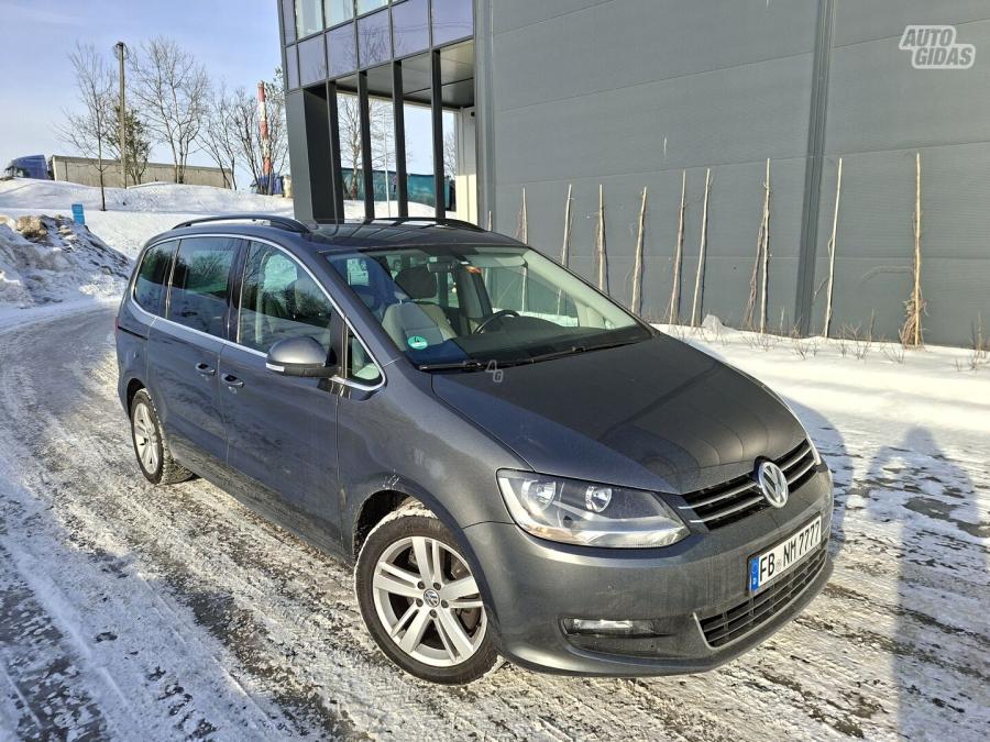 Grey Volkswagen Sharan 2016 in Vilnius, with an engine capacity of 2.00 L and mileage of 269 thousand km for 9550 €, photo 2 on AUTOMOTO.COM.LV