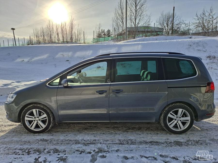 Grey Volkswagen Sharan 2016 in Vilnius, with an engine capacity of 2.00 L and mileage of 269 thousand km for 9550 €, photo 5 on AUTOMOTO.COM.LV