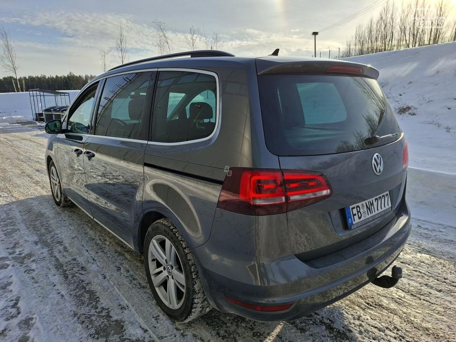 Grey Volkswagen Sharan 2016 in Vilnius, with an engine capacity of 2.00 L and mileage of 269 thousand km for 9550 €, photo 6 on AUTOMOTO.COM.LV