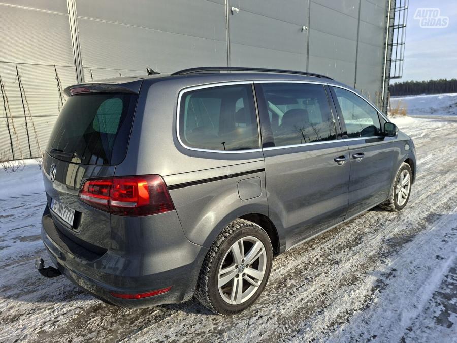 Grey Volkswagen Sharan 2016 in Vilnius, with an engine capacity of 2.00 L and mileage of 269 thousand km for 9550 €, photo 7 on AUTOMOTO.COM.LV