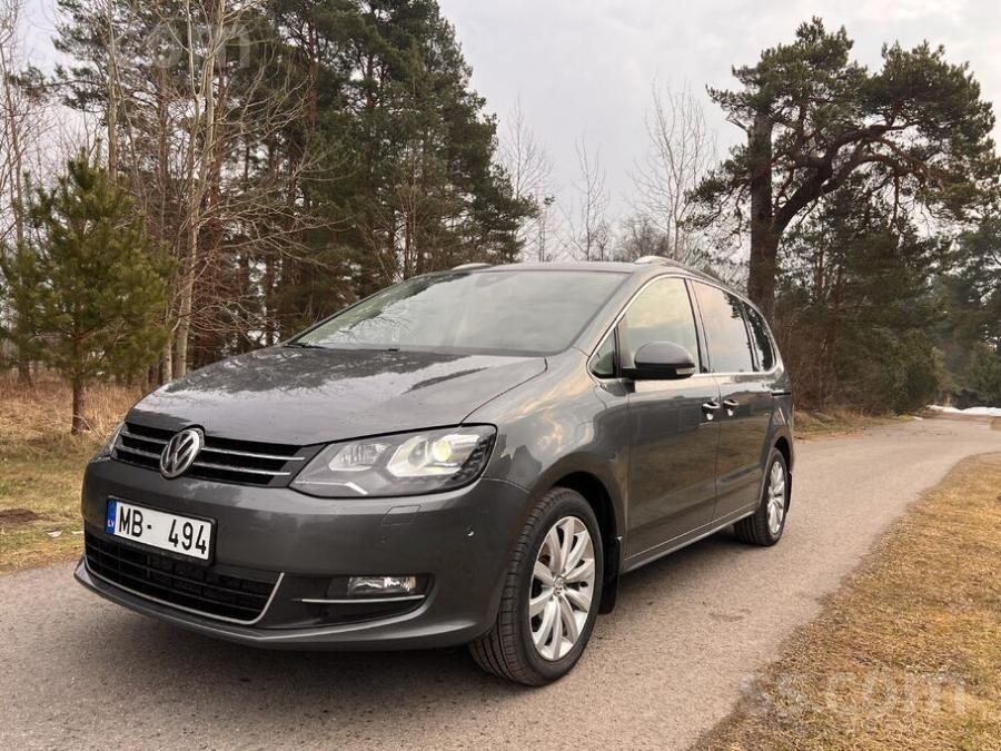 Grey Volkswagen Sharan 2016 in Liepaja, with an engine capacity of 2.00 L and mileage of 195 thousand km for 19999 €, photo 1 on AUTOMOTO.COM.LV