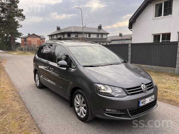 Grey Volkswagen Sharan 2016 in Liepaja, with an engine capacity of 2.00 L and mileage of 195 thousand km for 19999 €, photo 2 on AUTOMOTO.COM.LV