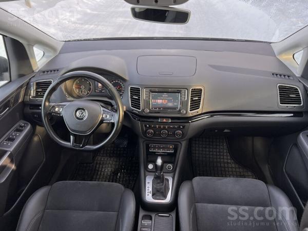 Grey Volkswagen Sharan 2016 in Liepaja, with an engine capacity of 2.00 L and mileage of 195 thousand km for 19999 €, photo 3 on AUTOMOTO.COM.LV