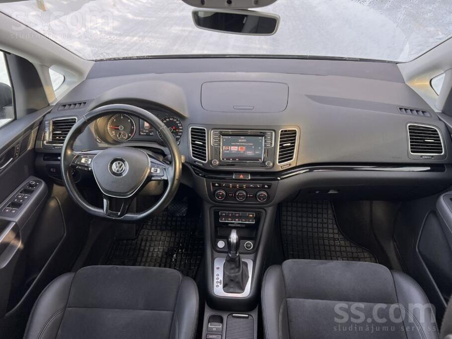 Grey Volkswagen Sharan 2016 in Liepaja, with an engine capacity of 2.00 L and mileage of 195 thousand km for 19999 €, photo 4 on AUTOMOTO.COM.LV