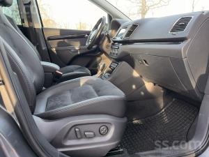 Grey Volkswagen Sharan 2016 in Liepaja, with an engine capacity of 2.00 L and mileage of 195 thousand km for 19999 €, photo 9 on AUTOMOTO.COM.LV