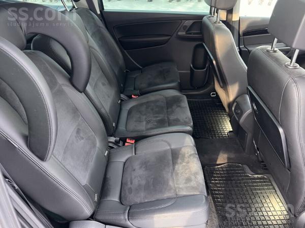 Grey Volkswagen Sharan 2016 in Liepaja, with an engine capacity of 2.00 L and mileage of 195 thousand km for 19999 €, photo 10 on AUTOMOTO.COM.LV
