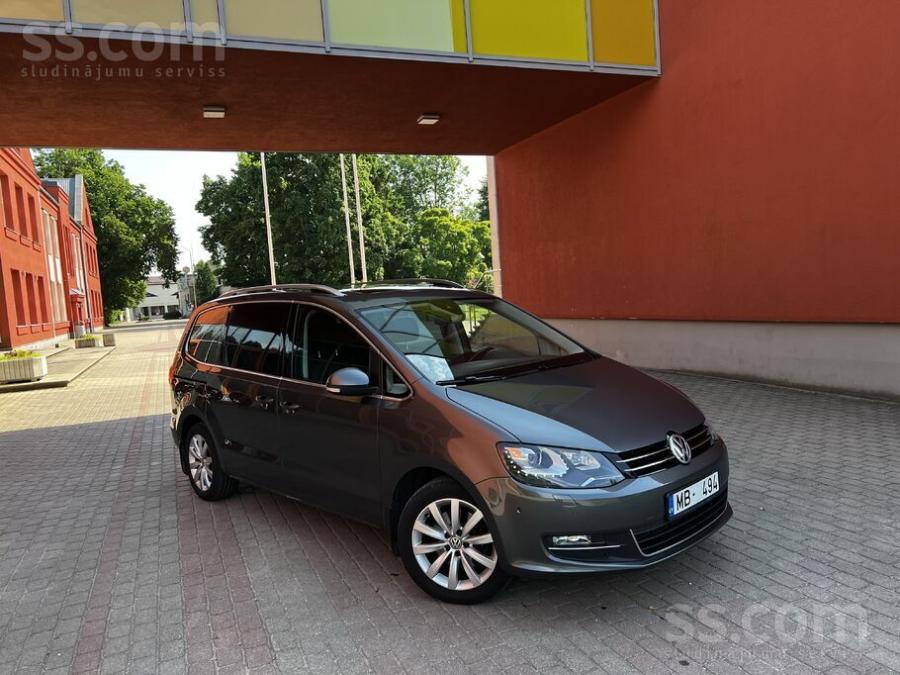 Pelēks Volkswagen Sharan 2016 Liepāja, ar dzinēja tilpumu 2.00 L un nobraukumu 197 tūkst. km par 17990 €, foto 1 vietnē AUTOMOTO.COM.LV