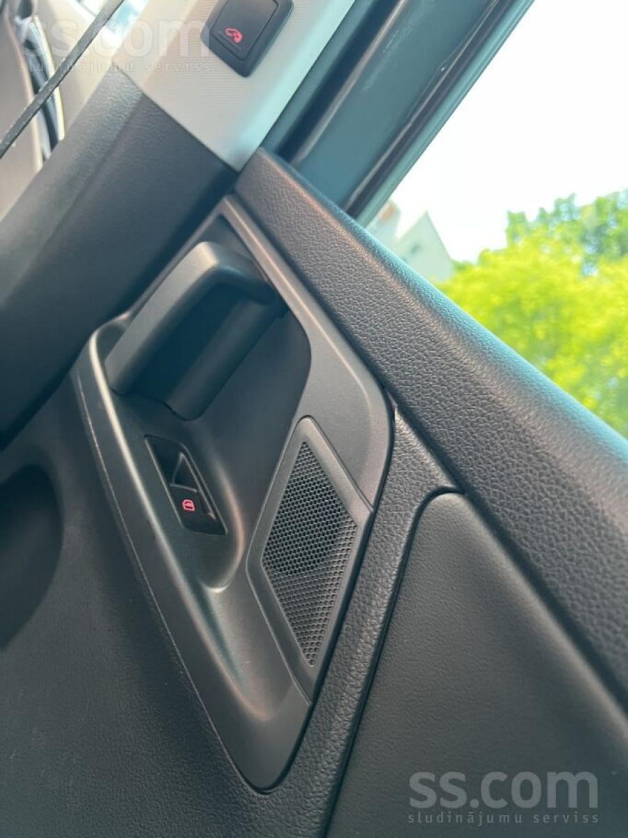 Pelēks Volkswagen Sharan 2016 Liepāja, ar dzinēja tilpumu 2.00 L un nobraukumu 197 tūkst. km par 17990 €, foto 18 vietnē AUTOMOTO.COM.LV