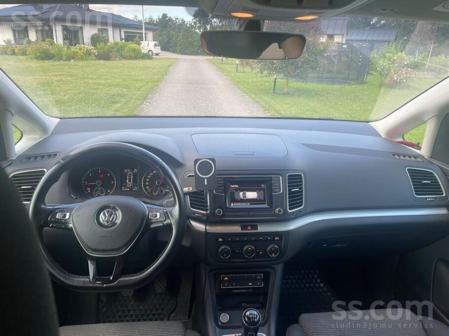 Pelēks Volkswagen Sharan 2016 Rīga, ar dzinēja tilpumu 2.00 L un nobraukumu 265 tūkst. km par 7850 €, foto 6 vietnē AUTOMOTO.COM.LV