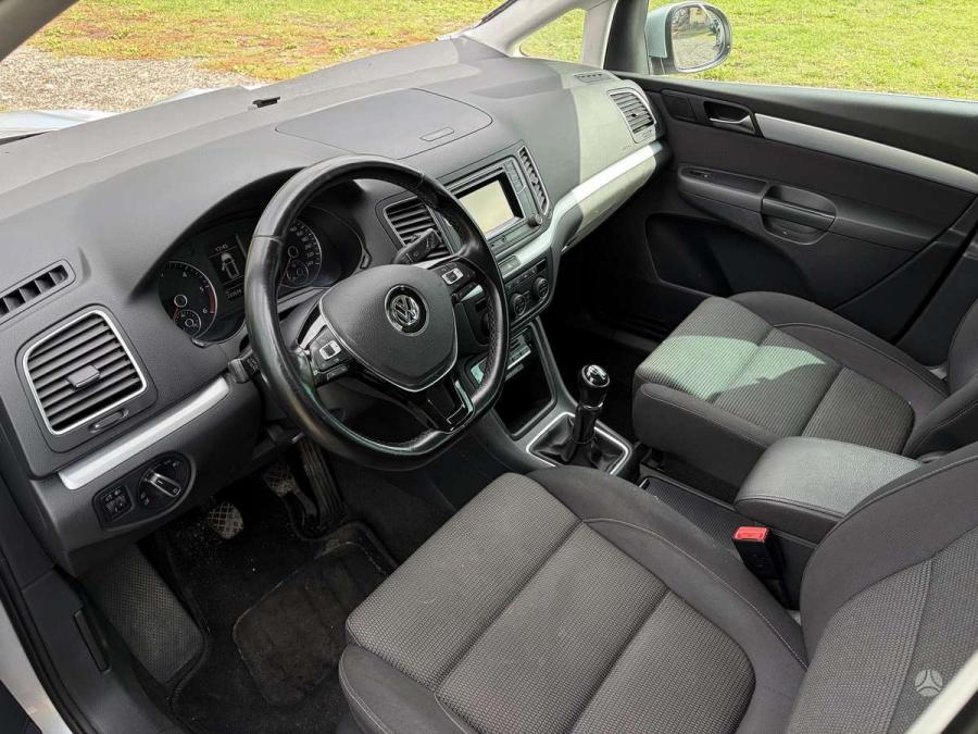 Pelēks Volkswagen Sharan 2016 Ukmergė, ar dzinēja tilpumu 1.97 L un nobraukumu 233 tūkst. km par 3900 €, foto 11 vietnē AUTOMOTO.COM.LV