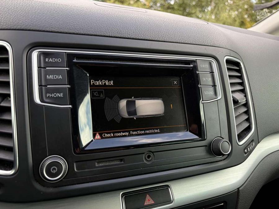 Pelēks Volkswagen Sharan 2016 Ukmergė, ar dzinēja tilpumu 1.97 L un nobraukumu 233 tūkst. km par 3900 €, foto 15 vietnē AUTOMOTO.COM.LV