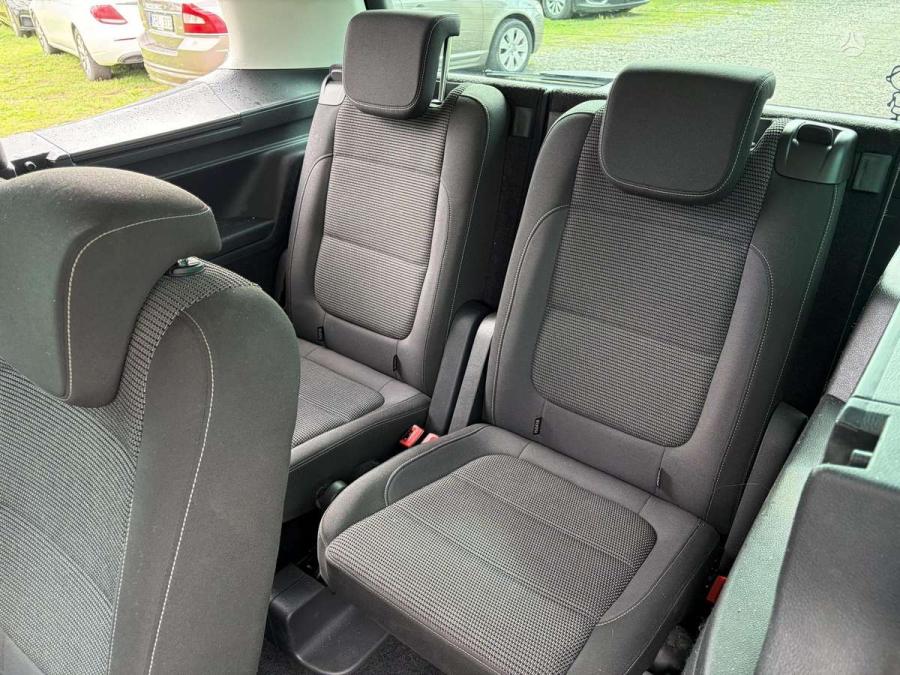 Pelēks Volkswagen Sharan 2016 Ukmergė, ar dzinēja tilpumu 1.97 L un nobraukumu 233 tūkst. km par 3900 €, foto 17 vietnē AUTOMOTO.COM.LV