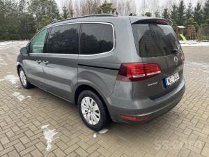 Grey Volkswagen Sharan 2017 in Daugavpils, with an engine capacity of 2.00 L and mileage of 288 thousand km for 12350 €, photo 5 on AUTOMOTO.COM.LV