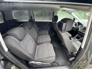 Grey Volkswagen Sharan 2017 in Daugavpils, with an engine capacity of 2.00 L and mileage of 288 thousand km for 12350 €, photo 10 on AUTOMOTO.COM.LV