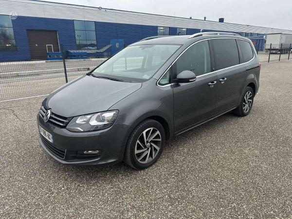 Grey Volkswagen Sharan 2017 in Kaunas, with an engine capacity of 1.97 L and mileage of 245 thousand km for 10350 €, photo 1 on AUTOMOTO.COM.LV