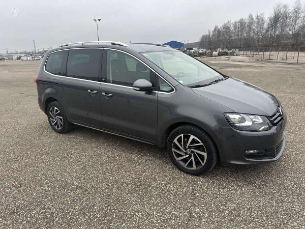 Grey Volkswagen Sharan 2017 in Kaunas, with an engine capacity of 1.97 L and mileage of 245 thousand km for 10350 €, photo 4 on AUTOMOTO.COM.LV