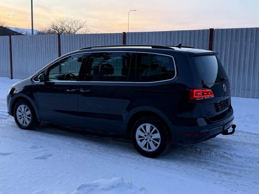 Grey Volkswagen Sharan 2017 in Vilkaviskis, with an engine capacity of 1.97 L and mileage of 219 thousand km for 14300 €, photo 3 on AUTOMOTO.COM.LV
