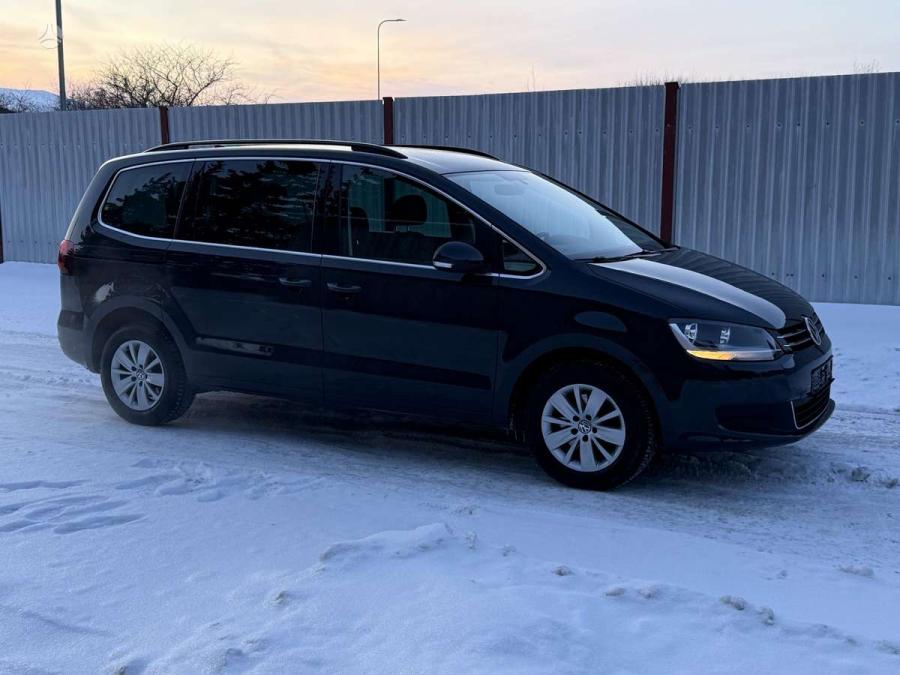 Grey Volkswagen Sharan 2017 in Vilkaviskis, with an engine capacity of 1.97 L and mileage of 219 thousand km for 14300 €, photo 9 on AUTOMOTO.COM.LV