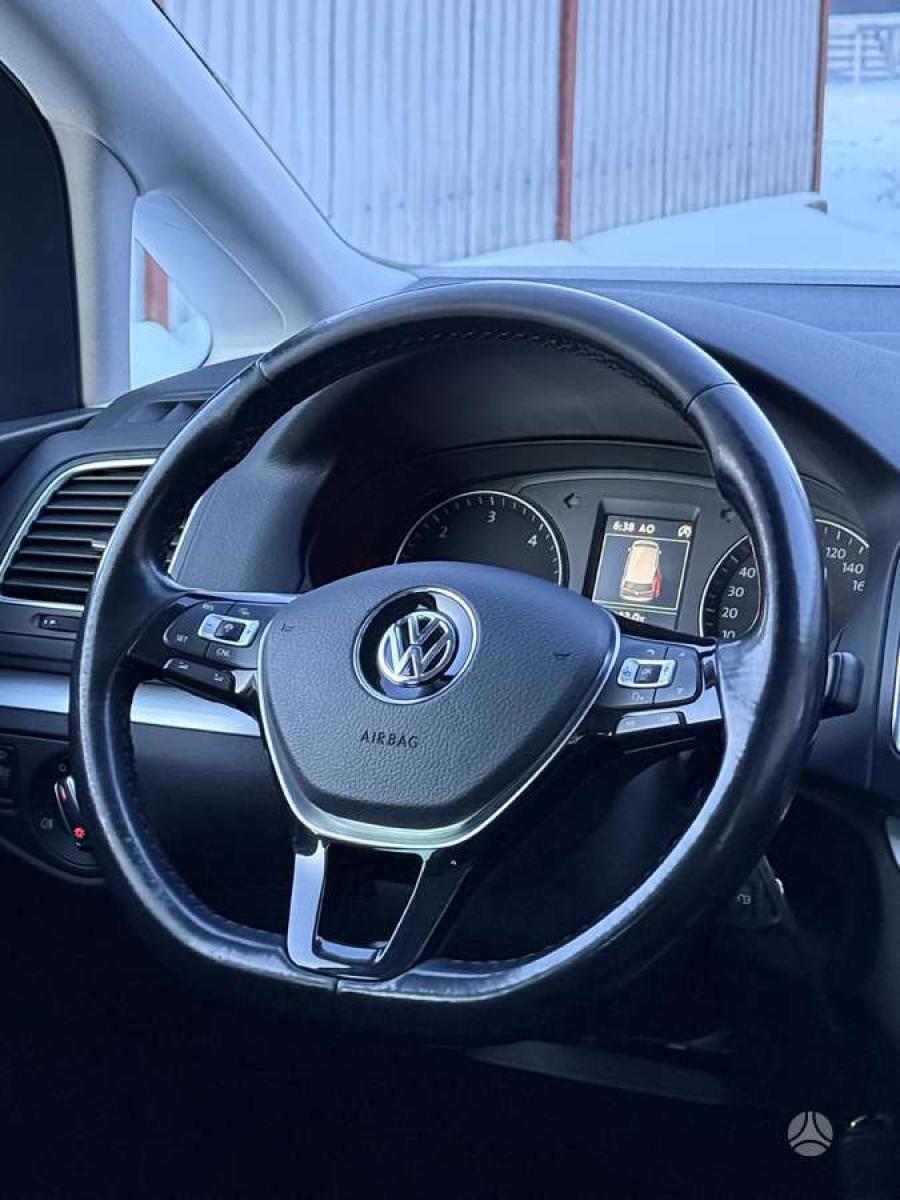 Grey Volkswagen Sharan 2017 in Vilkaviskis, with an engine capacity of 1.97 L and mileage of 219 thousand km for 14300 €, photo 16 on AUTOMOTO.COM.LV