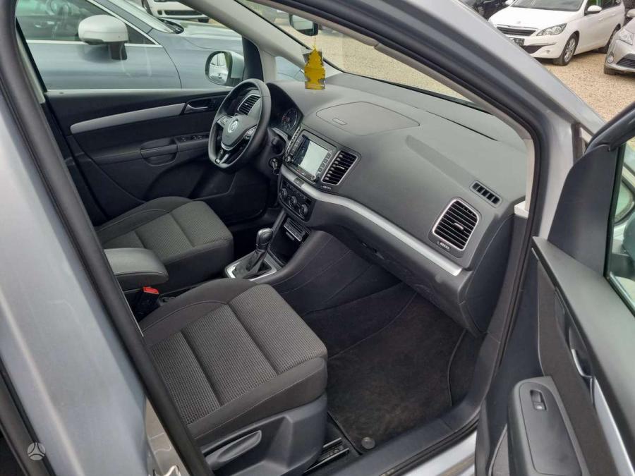 Pelēks Volkswagen Sharan 2017 Ukmergė, ar dzinēja tilpumu 2.00 L un nobraukumu 294 tūkst. km par 10750 €, foto 14 vietnē AUTOMOTO.COM.LV