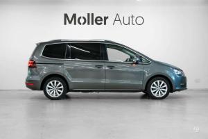 Grey Volkswagen Sharan 2017 in Vilnius, with an engine capacity of 2.00 L and mileage of 260 thousand km for 13900 €, photo 5 on AUTOMOTO.COM.LV