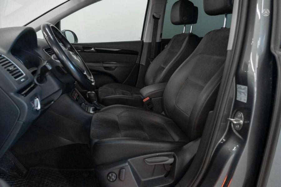 Grey Volkswagen Sharan 2017 in Vilnius, with an engine capacity of 2.00 L and mileage of 260 thousand km for 13900 €, photo 8 on AUTOMOTO.COM.LV