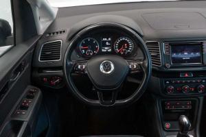 Grey Volkswagen Sharan 2017 in Vilnius, with an engine capacity of 2.00 L and mileage of 260 thousand km for 13900 €, photo 10 on AUTOMOTO.COM.LV
