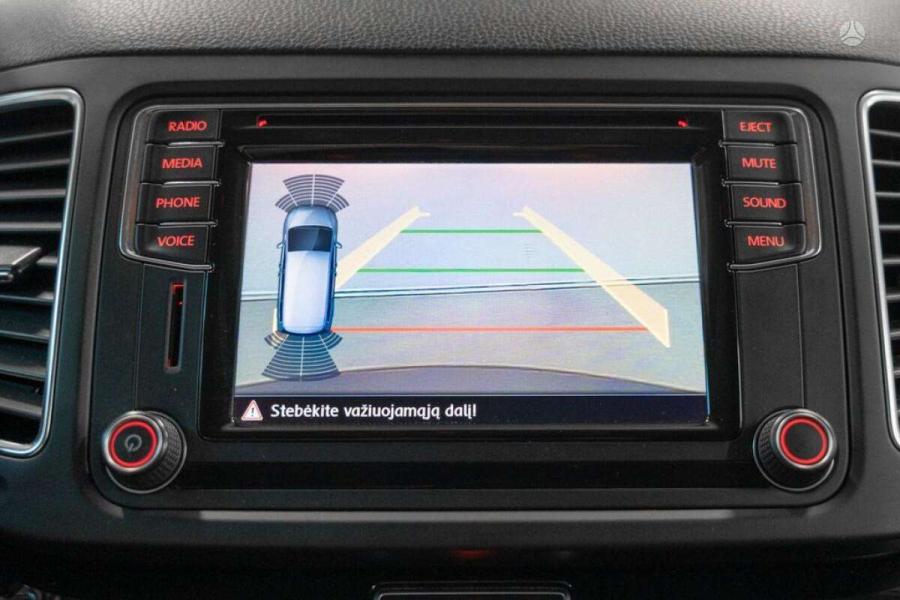Grey Volkswagen Sharan 2017 in Vilnius, with an engine capacity of 2.00 L and mileage of 260 thousand km for 13900 €, photo 12 on AUTOMOTO.COM.LV