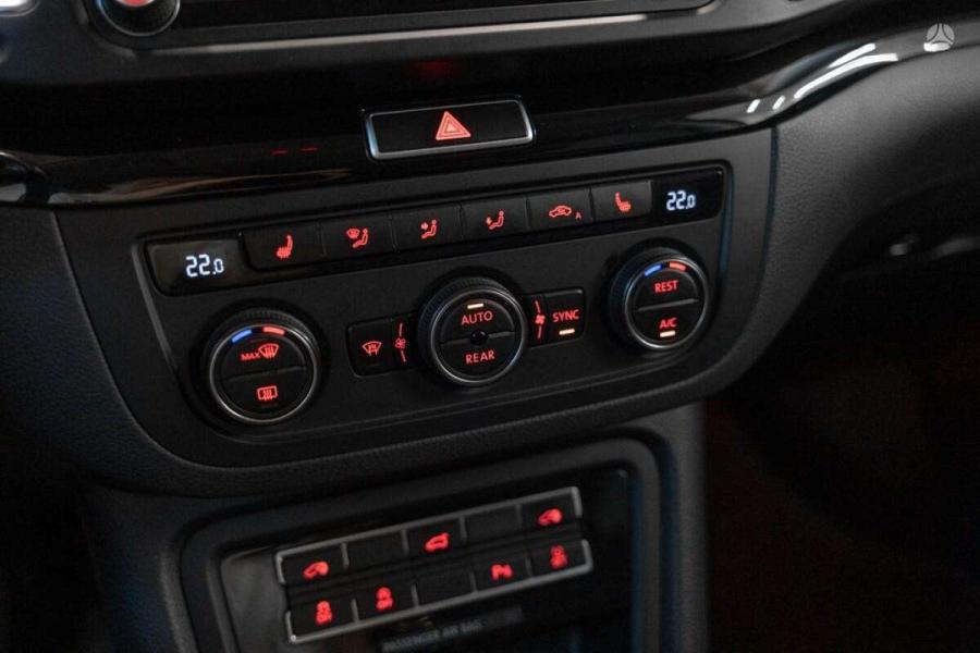 Grey Volkswagen Sharan 2017 in Vilnius, with an engine capacity of 2.00 L and mileage of 260 thousand km for 13900 €, photo 14 on AUTOMOTO.COM.LV