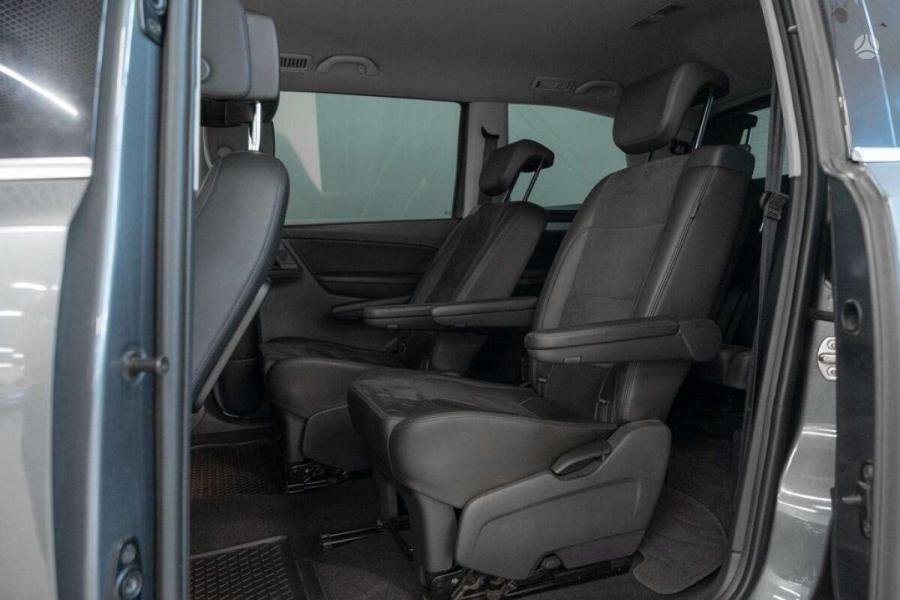 Grey Volkswagen Sharan 2017 in Vilnius, with an engine capacity of 2.00 L and mileage of 260 thousand km for 13900 €, photo 17 on AUTOMOTO.COM.LV