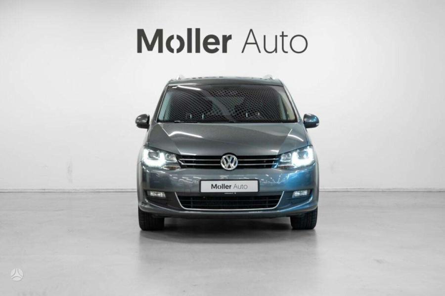 Grey Volkswagen Sharan 2017 in Vilnius, with an engine capacity of 2.00 L and mileage of 260 thousand km for 13900 €, photo 6 on AUTOMOTO.COM.LV
