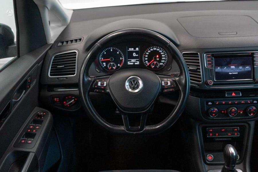 Grey Volkswagen Sharan 2017 in Vilnius, with an engine capacity of 2.00 L and mileage of 260 thousand km for 13900 €, photo 10 on AUTOMOTO.COM.LV