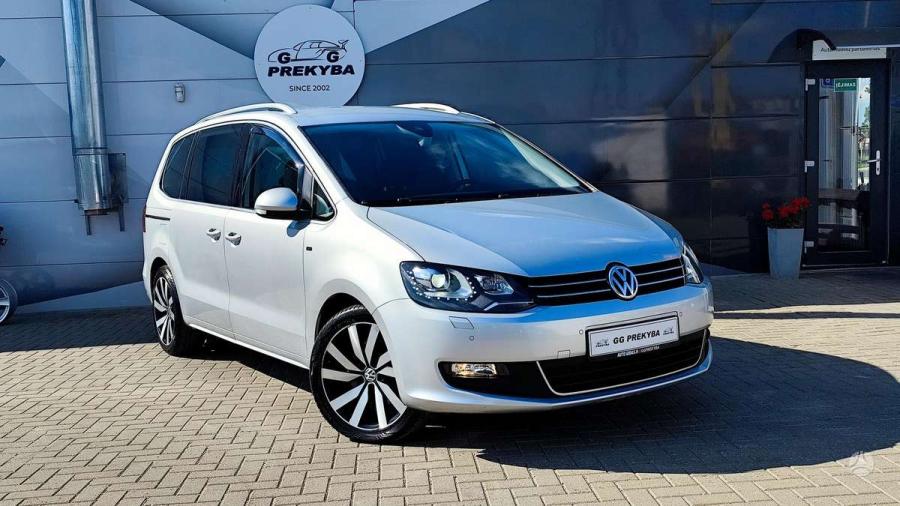 Grey Volkswagen Sharan 2018 in Kaunas, with an engine capacity of 1.97 L and mileage of 157 thousand km for 14950 €, photo 1 on AUTOMOTO.COM.LV