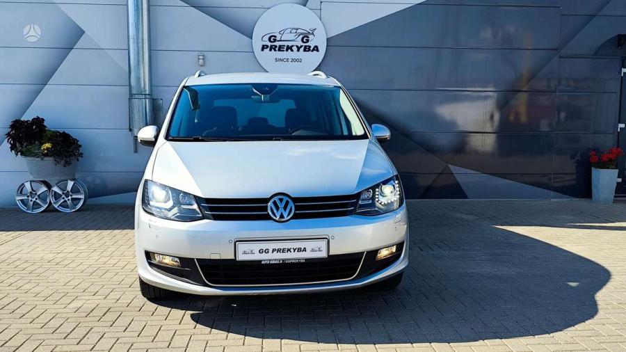 Grey Volkswagen Sharan 2018 in Kaunas, with an engine capacity of 1.97 L and mileage of 157 thousand km for 14950 €, photo 4 on AUTOMOTO.COM.LV