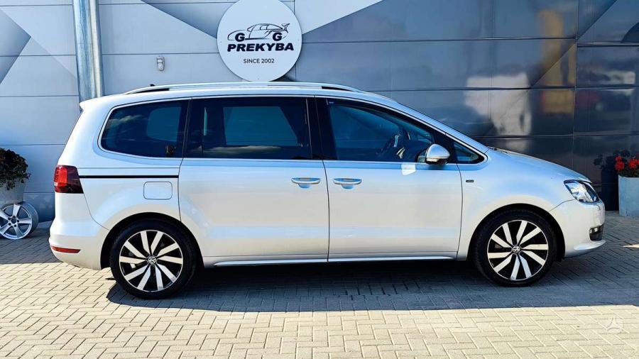 Grey Volkswagen Sharan 2018 in Kaunas, with an engine capacity of 1.97 L and mileage of 157 thousand km for 14950 €, photo 6 on AUTOMOTO.COM.LV