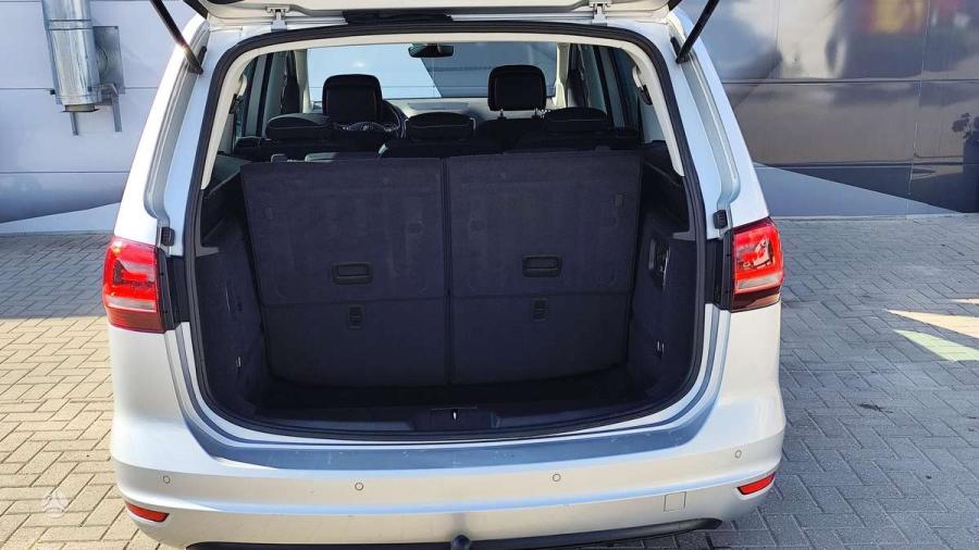 Grey Volkswagen Sharan 2018 in Kaunas, with an engine capacity of 1.97 L and mileage of 157 thousand km for 14950 €, photo 11 on AUTOMOTO.COM.LV