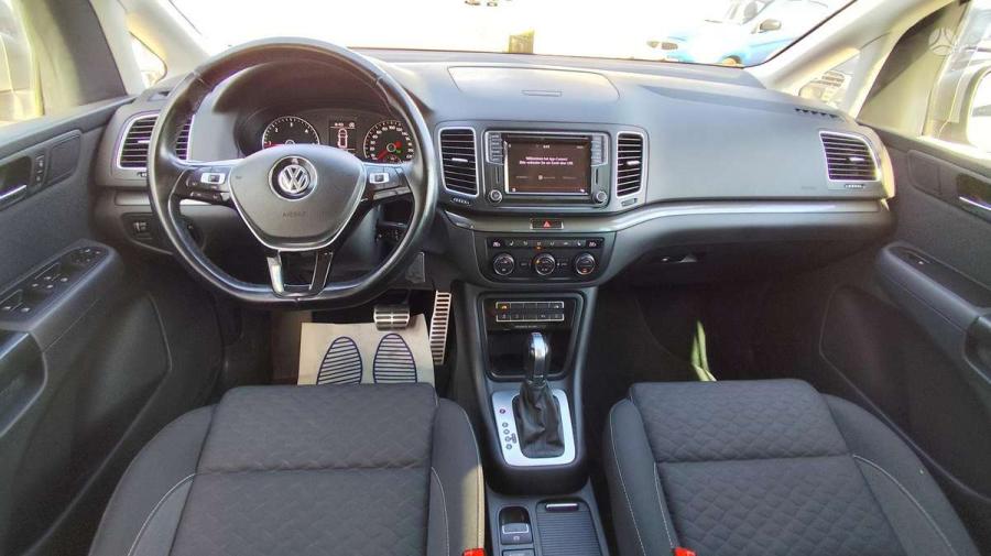 Grey Volkswagen Sharan 2018 in Kaunas, with an engine capacity of 1.97 L and mileage of 157 thousand km for 14950 €, photo 13 on AUTOMOTO.COM.LV