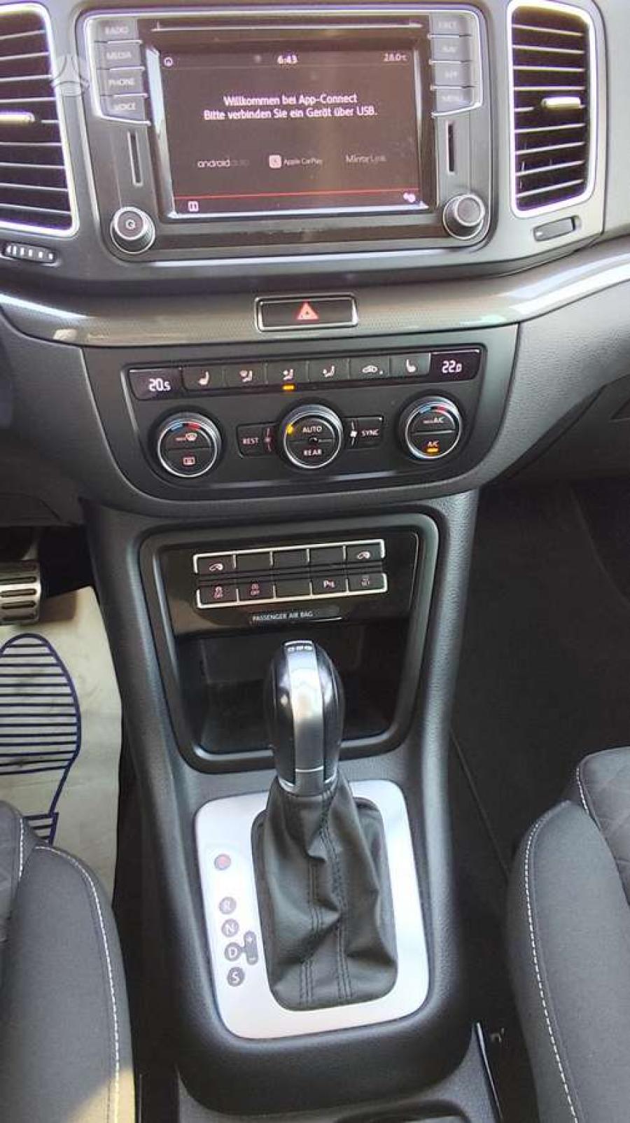 Grey Volkswagen Sharan 2018 in Kaunas, with an engine capacity of 1.97 L and mileage of 157 thousand km for 14950 €, photo 16 on AUTOMOTO.COM.LV