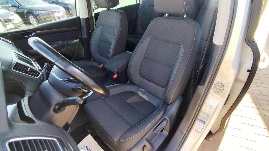 Grey Volkswagen Sharan 2018 in Kaunas, with an engine capacity of 1.97 L and mileage of 157 thousand km for 14950 €, photo 18 on AUTOMOTO.COM.LV