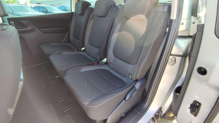 Grey Volkswagen Sharan 2018 in Kaunas, with an engine capacity of 1.97 L and mileage of 157 thousand km for 14950 €, photo 20 on AUTOMOTO.COM.LV