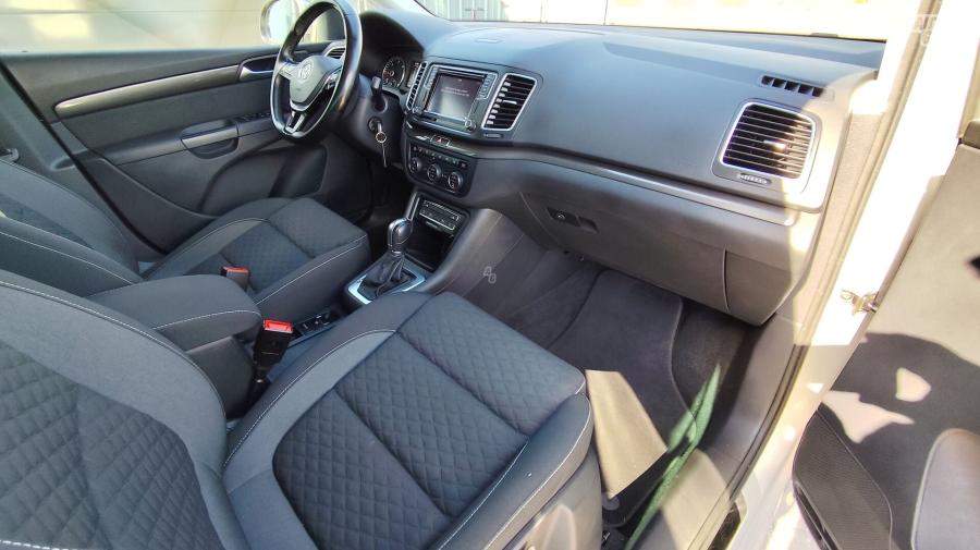 Pelēks Volkswagen Sharan 2018 Ramučiai, ar dzinēja tilpumu 2.00 L un nobraukumu 157 tūkst. km par 14450 €, foto 19 vietnē AUTOMOTO.COM.LV