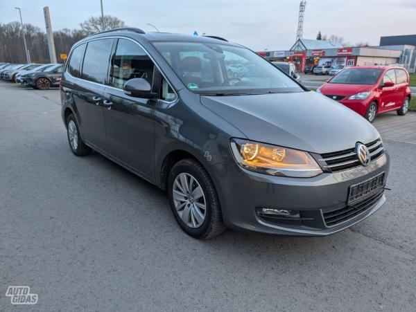 Grey Volkswagen Sharan 2019 in Kaunas, with an engine capacity of 1.40 L and mileage of 72 thousand km for 24450 €, photo 3 on AUTOMOTO.COM.LV