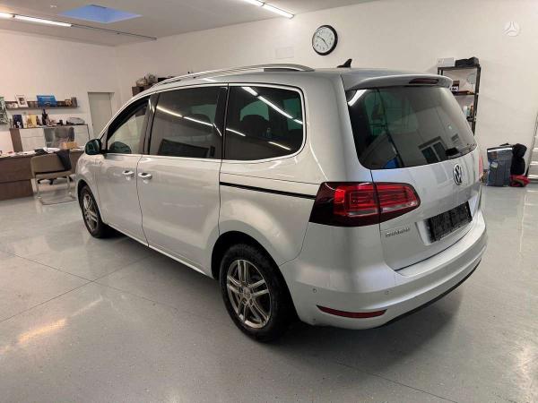 Grey Volkswagen Sharan 2019 in Marijampole, with an engine capacity of 1.97 L and mileage of 260 thousand km for 12450 €, photo 2 on AUTOMOTO.COM.LV