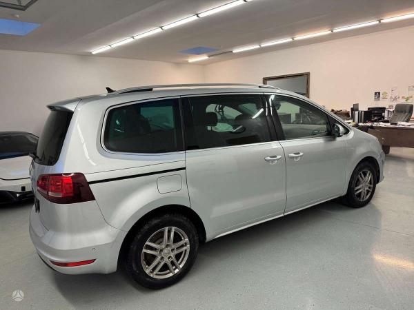 Grey Volkswagen Sharan 2019 in Marijampole, with an engine capacity of 1.97 L and mileage of 260 thousand km for 12450 €, photo 6 on AUTOMOTO.COM.LV