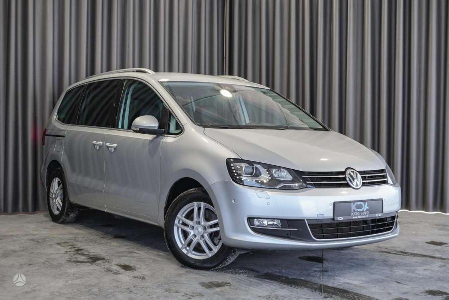 Grey Volkswagen Sharan 2019 in Marijampole, with an engine capacity of 1.97 L and mileage of 300 thousand km for 13650 €, photo 1 on AUTOMOTO.COM.LV